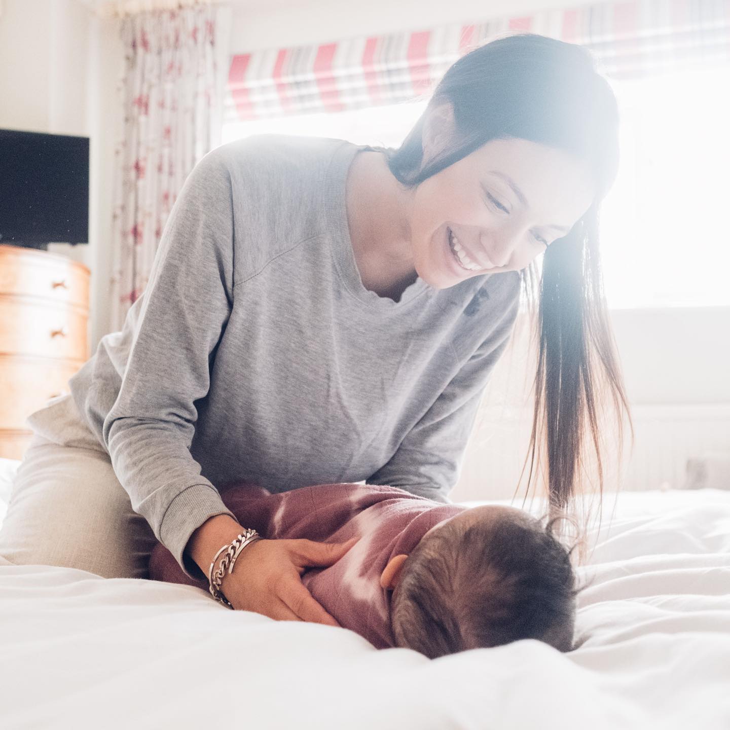 How to encourage a good latch in breastfed babies - Boobingit